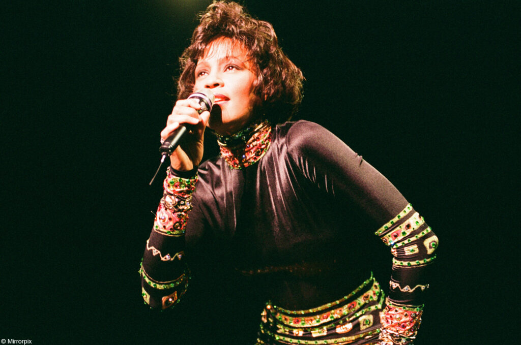 ホイットニー・ヒューストン：「私の歌声は神が与えてくれた贈り物なの」(後編) | セレブリティーライフスタイル「OK!」マガジンの日本公式 ...